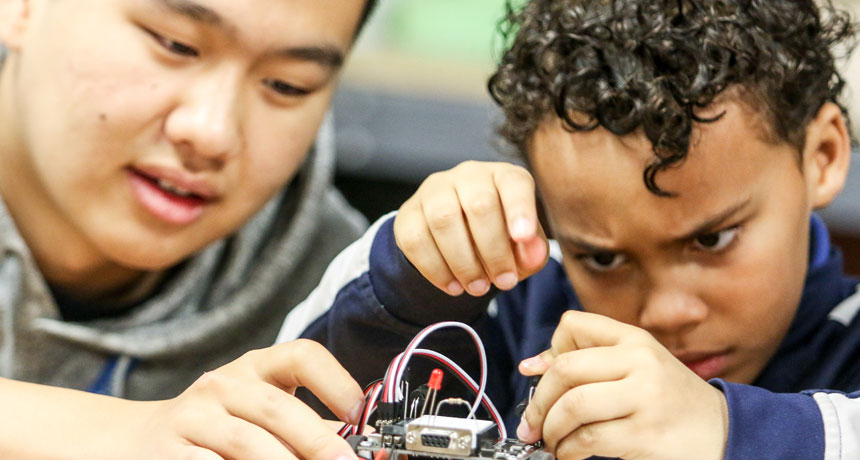 A teen uses math to pick out a voice in the crowd | Science News Explores