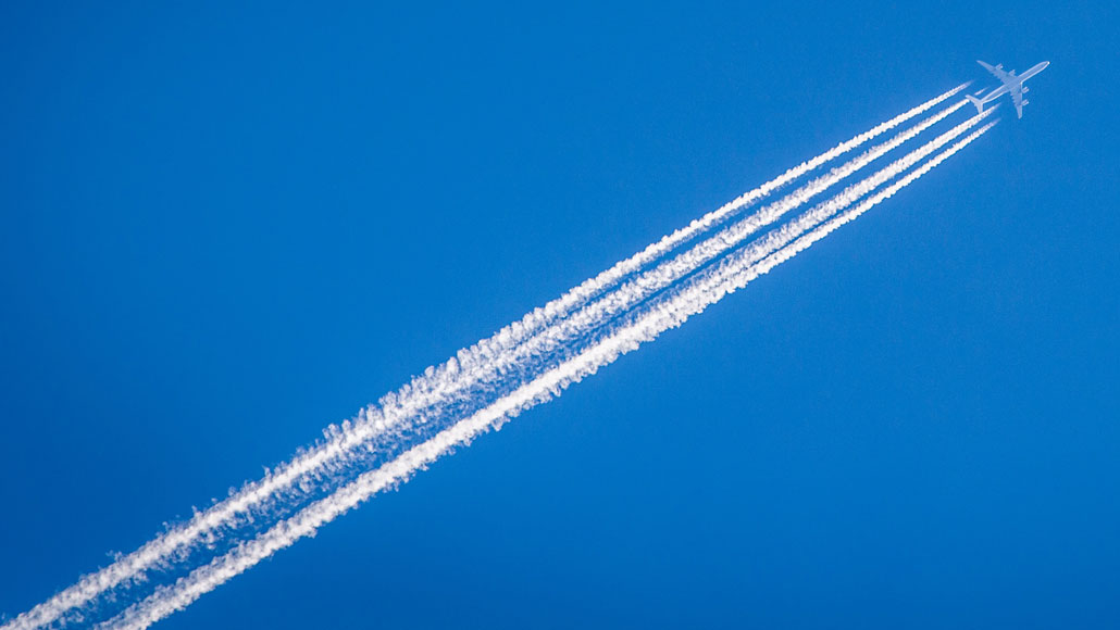 A new catalyst turns greenhouse gas into jet fuel