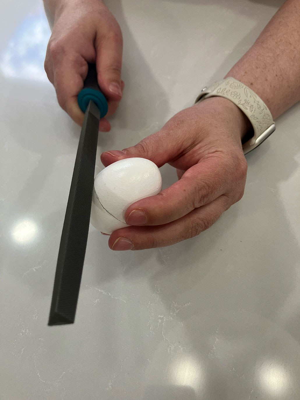 Experiment: The surprising strength of eggshells